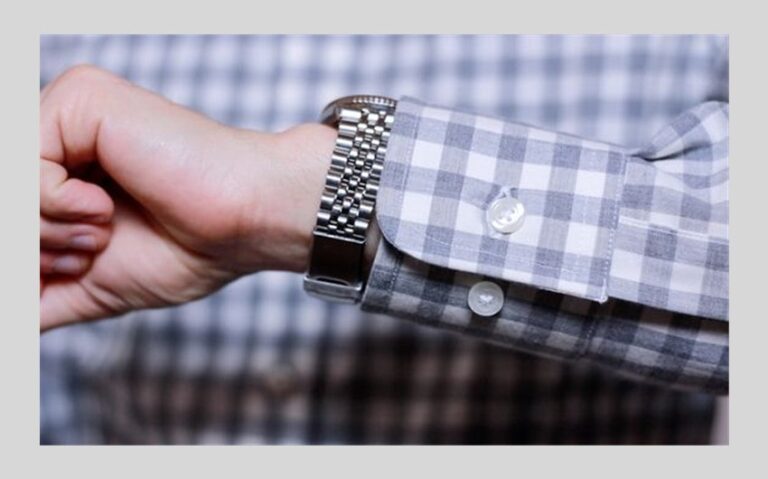 French Cuffs vs Barrel Cuffs: A Style Guide