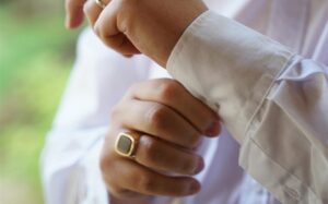 French Cuffs vs Barrel Cuffs: A Style Guide