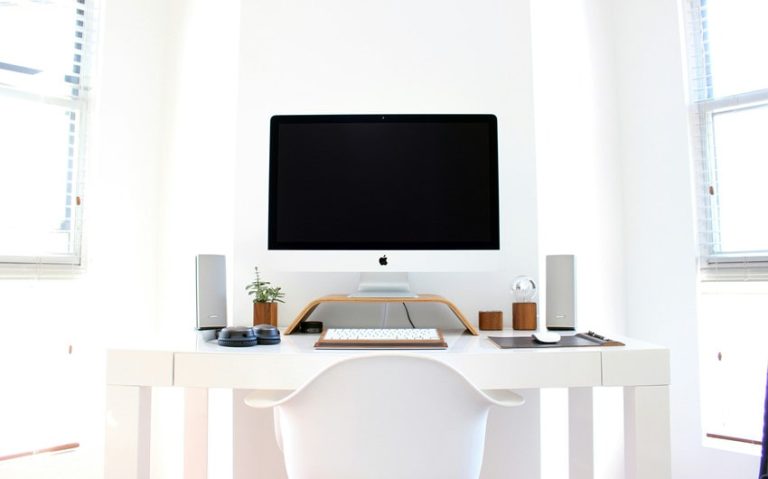 465 Cool Computer Names to Make Your Device Stand Out